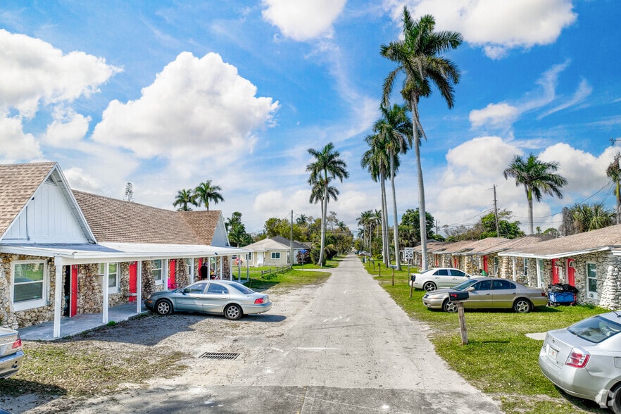 1189 N Tamiami Trl, North Fort Myers, FL 33903 - Apartments For Sale ...