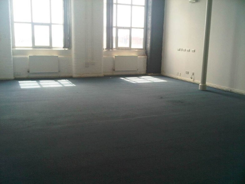 Crown St, Manchester, GTM M35 9BG - Coworking Space Cityfeet.com