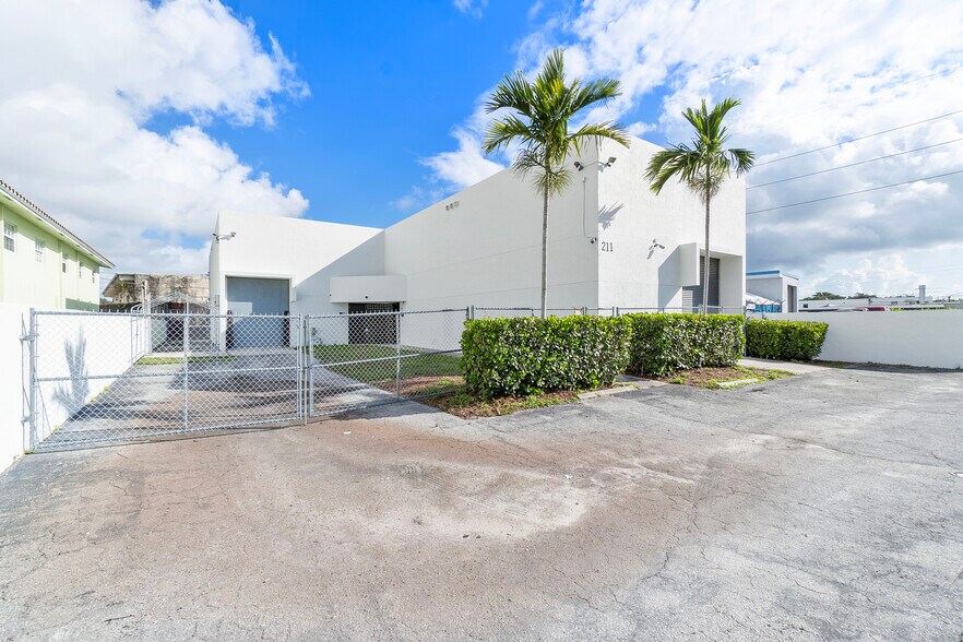 211 SW 20th St, Fort Lauderdale, FL 33315 - Industrial For Lease Cityfeet.com