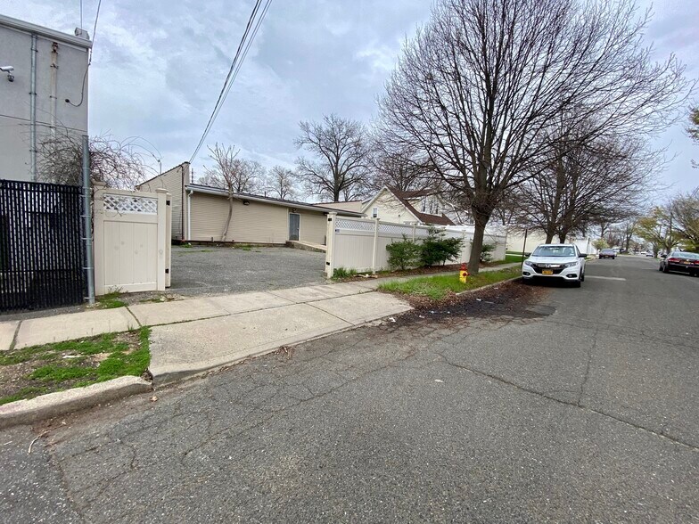 365 W Sunrise Hwy, Freeport, NY 11520 - Storefront Retail Office For ...