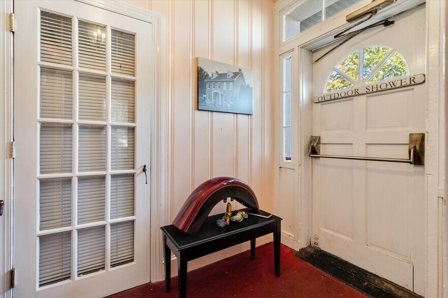 1530 Cedarhurst Rd, Shady Side, MD 20764 - Storefront Retail Office For ...