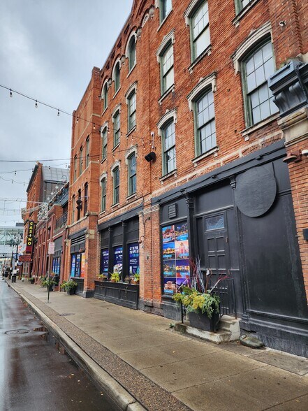 546-570 Monroe St, Detroit, MI 48226 For Lease Cityfeet.com