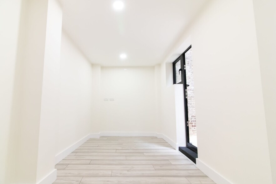 14 Strutton Ground, London, LND SW1P 2HP - Retail For Lease Cityfeet.com