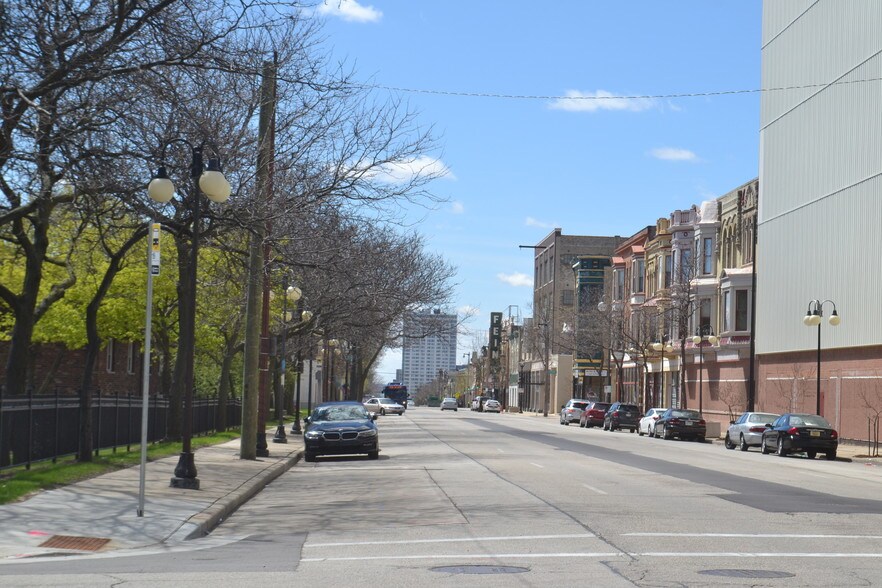 2201-2209 N Dr. Martin Luther King Jr Dr, Milwaukee, WI 53212 - Lofts/Showrooms For Lease ...