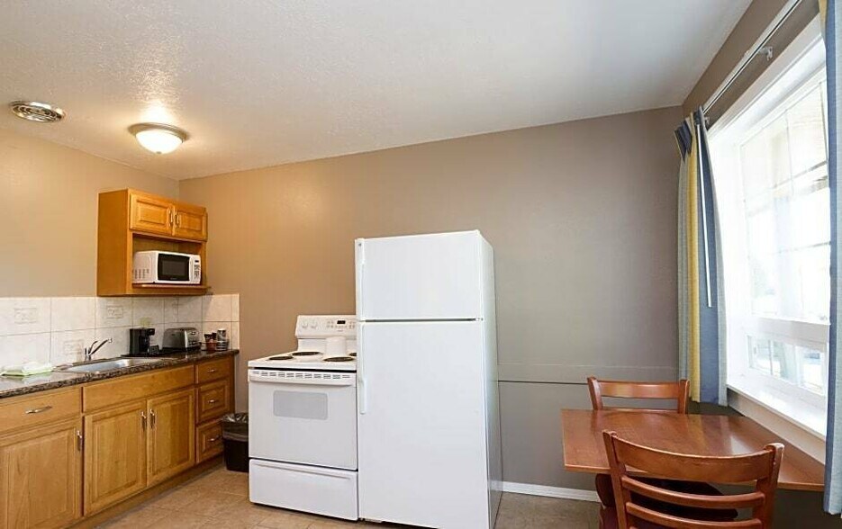 11942 NE Sandy Blvd, Portland, OR 97220 - Hotel For Sale Cityfeet.com