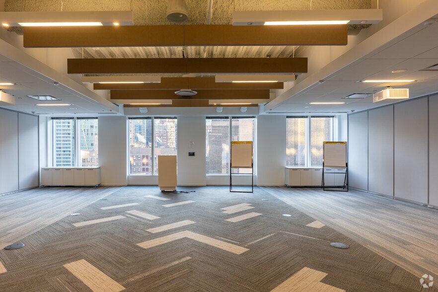 161 N Clark St, Chicago, IL 60601 - Office For Lease Cityfeet.com