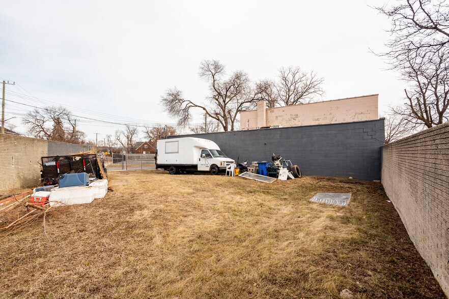 16666 James Couzens Fwy, Detroit, MI 48221 - Manufacturing For Sale ...