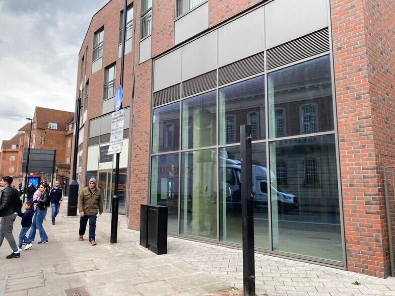 Wandsworth High St, London, LND SW18 4PS - Storefront Retail ...