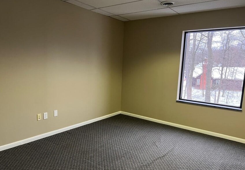 1577 W Ridge Rd, Greece, NY 14615 - Retail Cityfeet.com