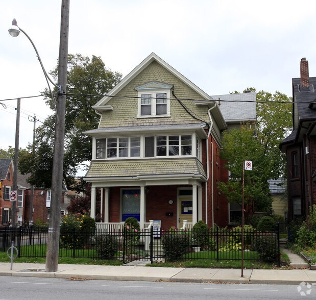 168 Annette St, Toronto, ON M6P 1P4 - Retail For Lease Cityfeet.com