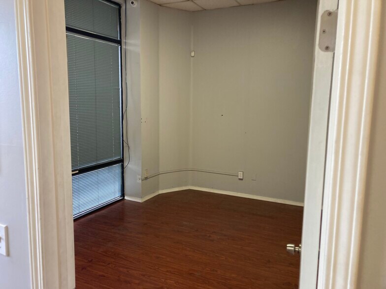 7335 Van Nuys Blvd, Van Nuys, CA 91405 - Retail For Lease Cityfeet.com