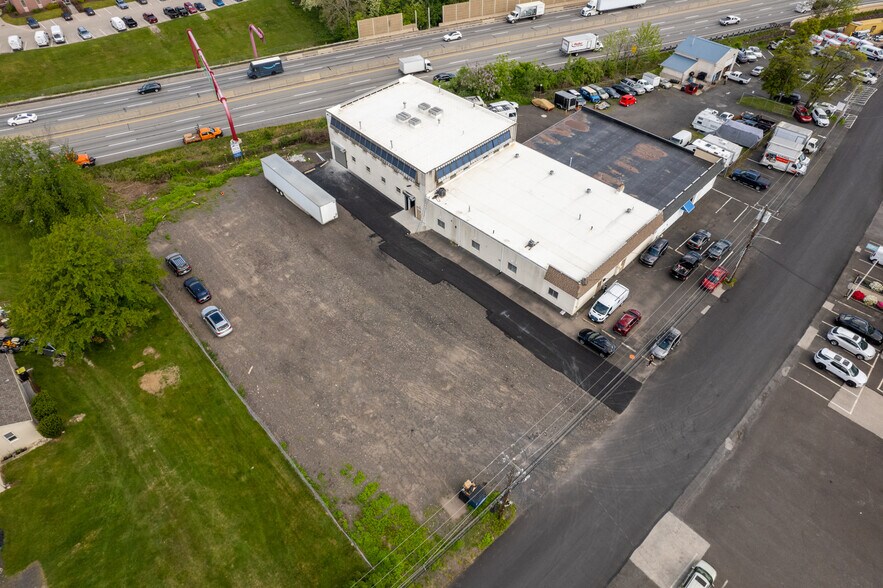 2424 Wyandotte Rd, Willow Grove, PA 19090 - Industrial For Lease ...