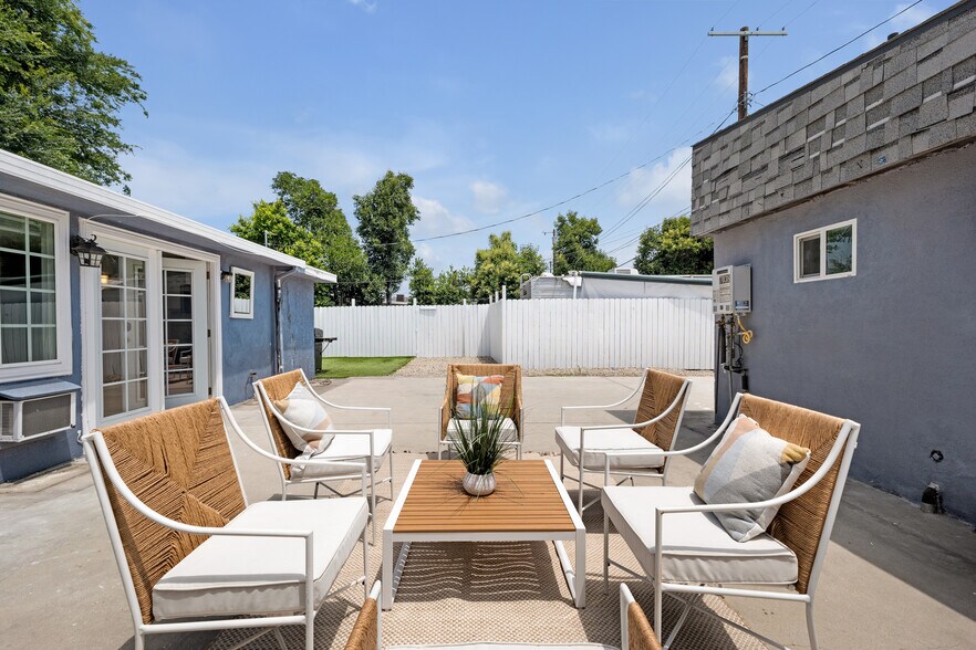 7036-7038 Aura Ave, Reseda, CA 91335 - Specialty For Sale Cityfeet.com