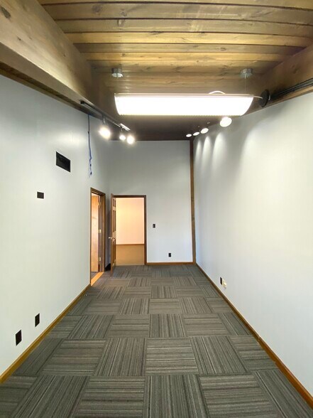 5130 Hickory Point Frontage Rd, Decatur, IL 62526 - Lofts/Showrooms For ...