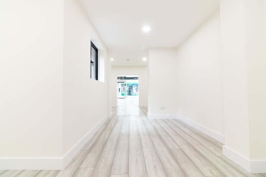 14 Strutton Ground, London, LND SW1P 2HP - Retail For Lease Cityfeet.com