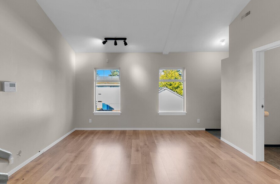 12185 Beecher St, White Rock, BC V4A 2Z8 - Retail For Lease Cityfeet.com