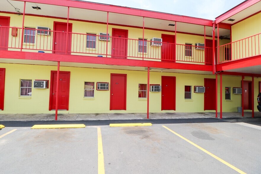 4119 Santa Maria Ave, Laredo, TX 78041 - Hotel For Sale Cityfeet.com