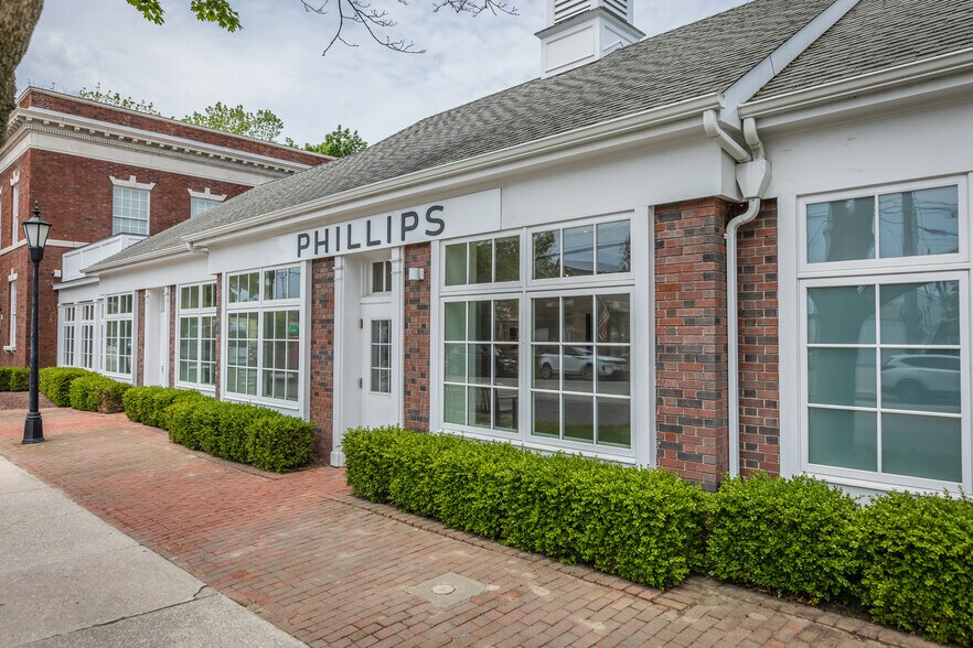 1 Hampton Rd, Southampton, NY 11968 - Storefront Retail Office For Sale ...