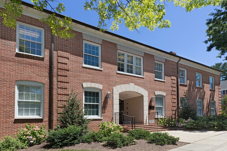 4301 50th St NW, Washington, DC 20016 - Coworking Space Cityfeet.com