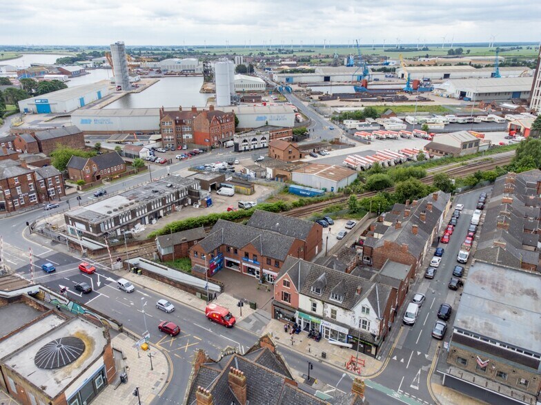 76 Boothferry Rd, Goole, NHS DN14 6AA - Storefront Retail Office For ...