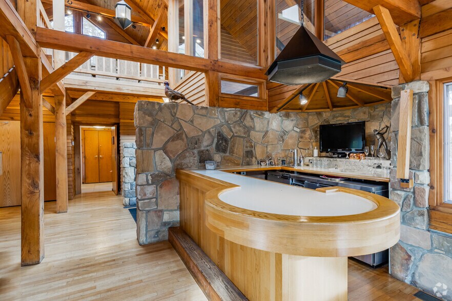 1442 Coraopolis Heights Rd, Moon Township, PA 15108 - Hotel For Sale ...