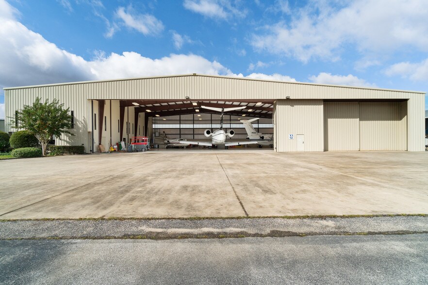 7810 Eagle Ln, Spring, TX 77379 - Airplane Hangar For Sale Cityfeet.com