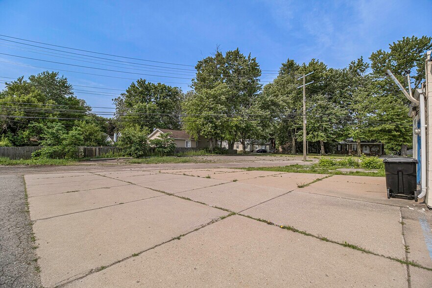 27165 Grand River Ave, Redford, MI 48240 - Storefront Retail Office For ...