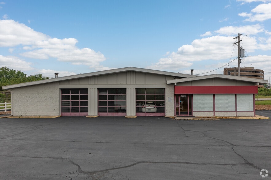 12232 Tesson Ferry Rd, Saint Louis, MO 63128 - Storefront Retail Office ...