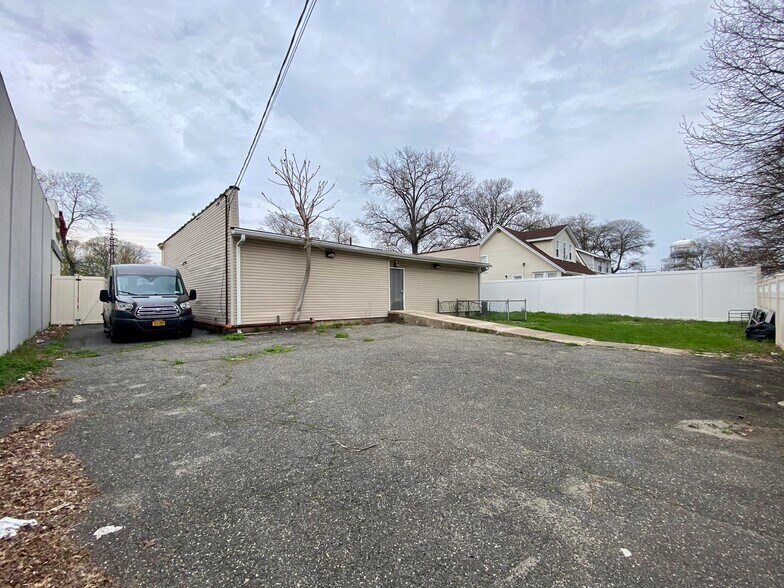 365 W Sunrise Hwy, Freeport, NY 11520 - Storefront Retail Office For ...