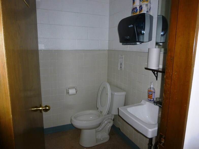 14716 Allen Rd, Taylor, MI 48180 - Office For Sale Cityfeet.com