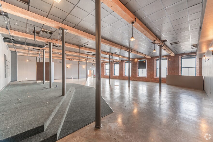 1082 Davol St, Fall River, MA 02720 - Multi-Family For Lease Cityfeet.com