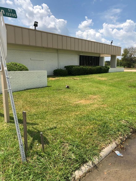 13125 East Fwy, Houston, TX 77015 - Freestanding For Sale Cityfeet.com