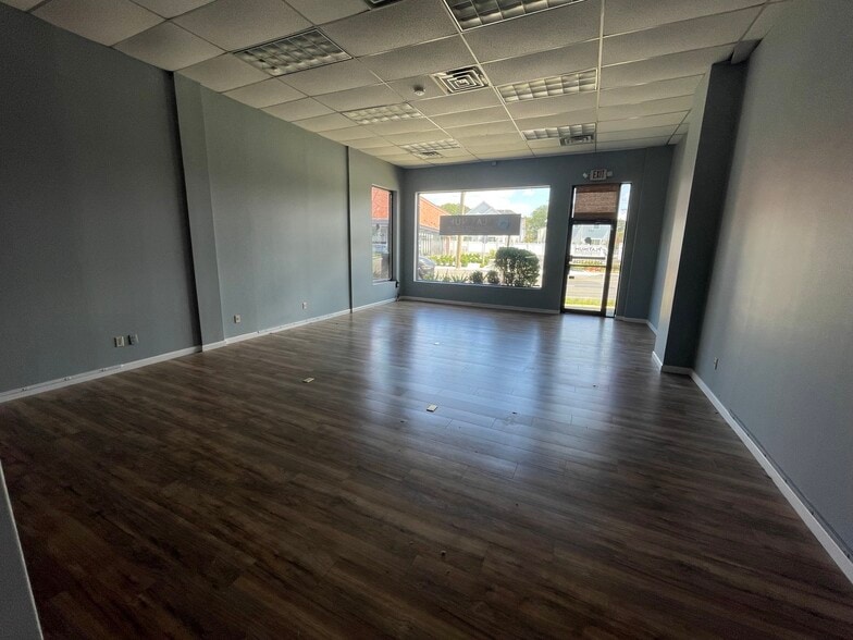 135-153 Mineola Ave, Roslyn Heights, NY 11577 - Retail For Lease Cityfeet.com