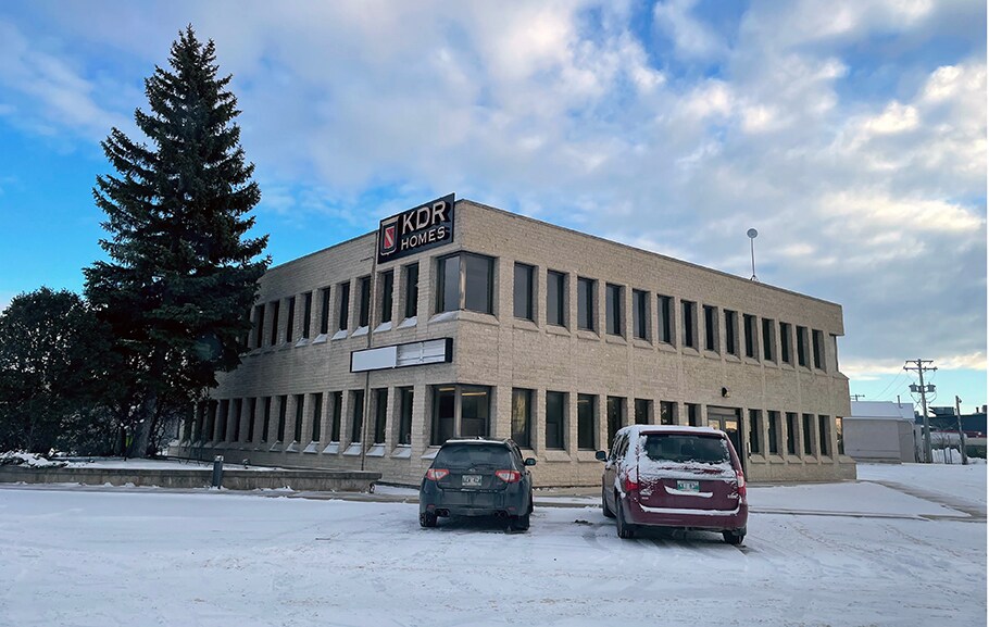 1534 Gamble Pl, Winnipeg, MB R3T 1N6 - Office Cityfeet.com