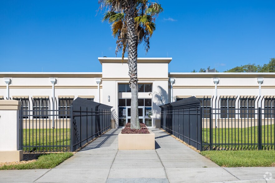 2348 Tradeport Dr, Orlando, FL 32824 - Office For Sale Cityfeet.com