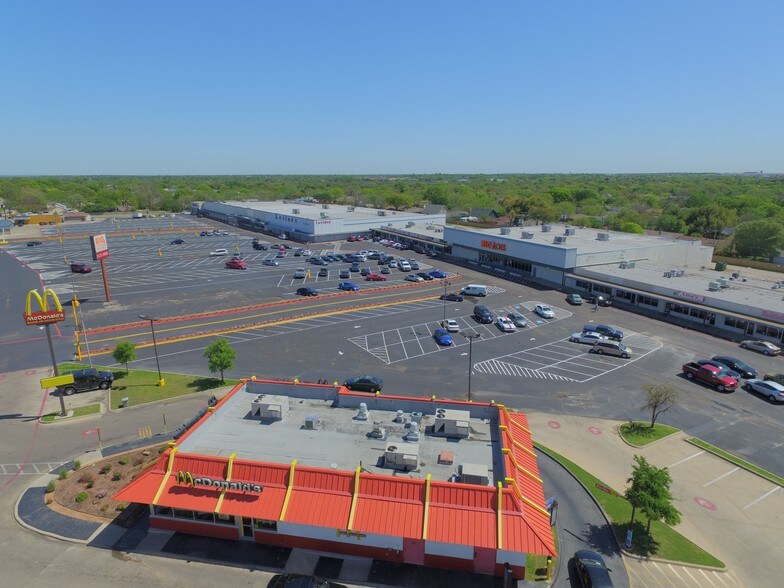 2550 W Red Bird Ln, Dallas, TX 75237 For Lease Cityfeet.com