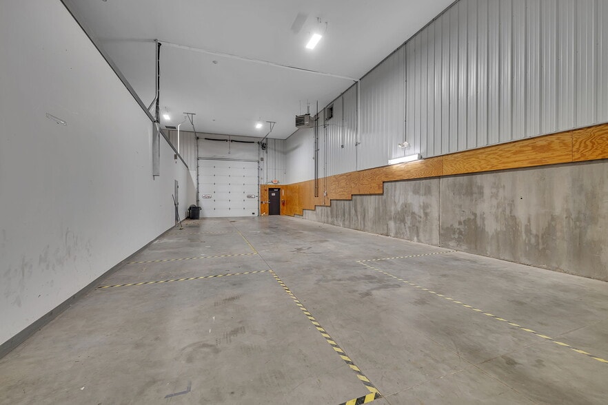 801-841 Brian Dr, Crest Hill, IL 60403 - Flex/R&D For Lease Cityfeet.com