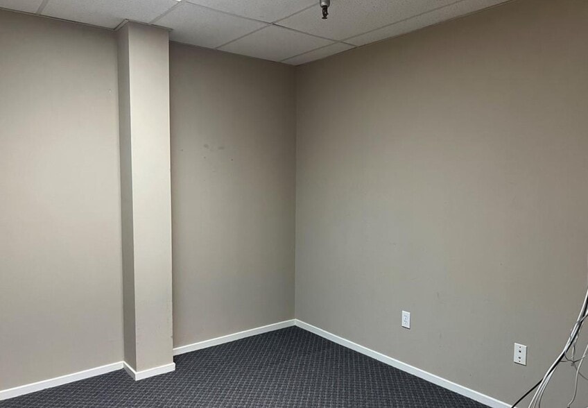 1577 W Ridge Rd, Greece, NY 14615 - Retail Cityfeet.com