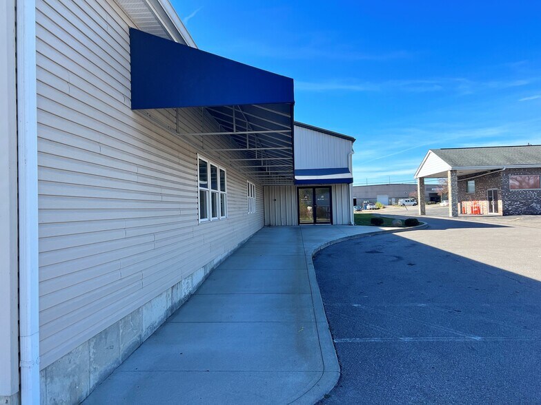 5164 Fishwick Dr, Cincinnati, OH 45216 - Retail For Lease Cityfeet.com