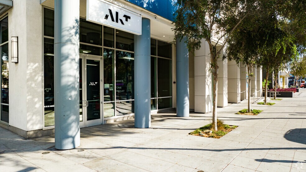 7111 Santa Monica Blvd, West Hollywood, CA 90046 - Multi-Family For ...