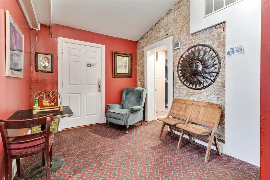 1530 Cedarhurst Rd, Shady Side, MD 20764 - Storefront Retail Office For ...