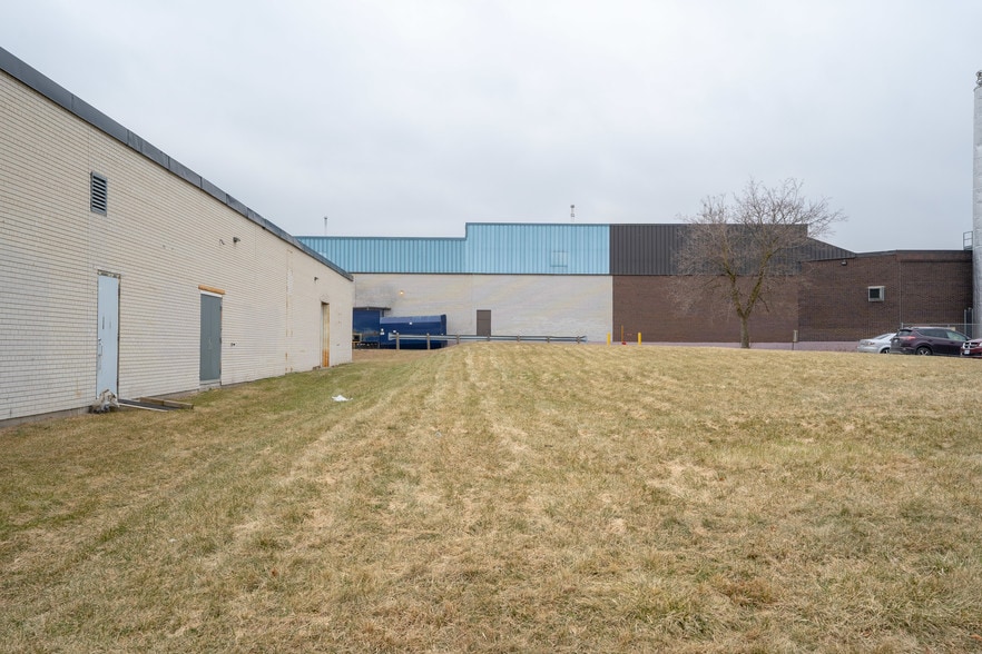 68 Railside Rd, Toronto, ON M3A 1A3 - Industrial For Lease Cityfeet.com