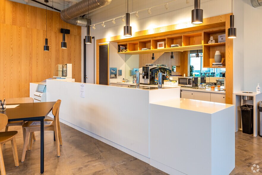 2550 Pacific Ave, Dallas, TX 75226 - Coworking Space Cityfeet.com