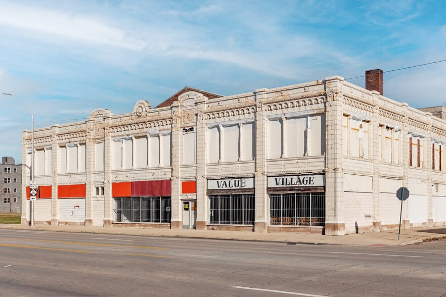 8300 Woodward Ave, Detroit, MI 48202 - Storefront Retail Residential ...