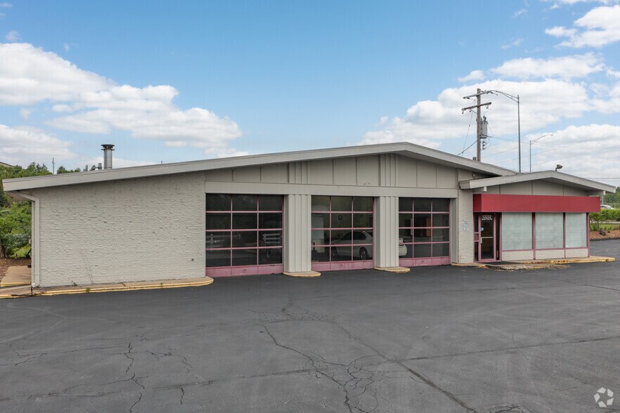 12232 Tesson Ferry Rd, Saint Louis, MO 63128 - Storefront Retail Office ...