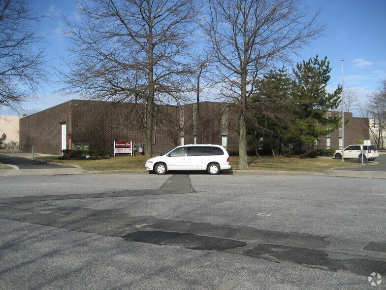 5 Brayton Ct, Commack, NY 11725 - Industrial For Lease Cityfeet.com