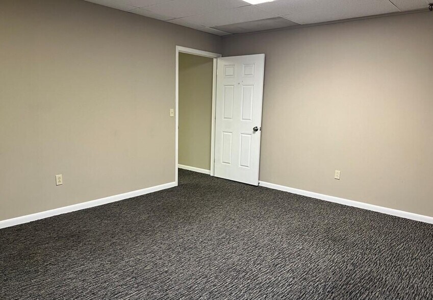 1577 W Ridge Rd, Greece, NY 14615 - Retail Cityfeet.com