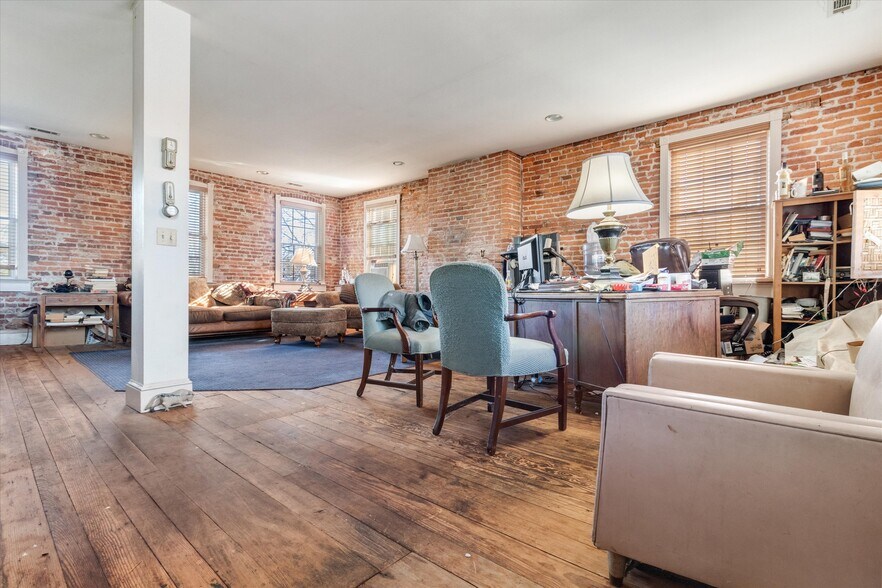 1530 Cedarhurst Rd, Shady Side, MD 20764 - Storefront Retail Office For ...