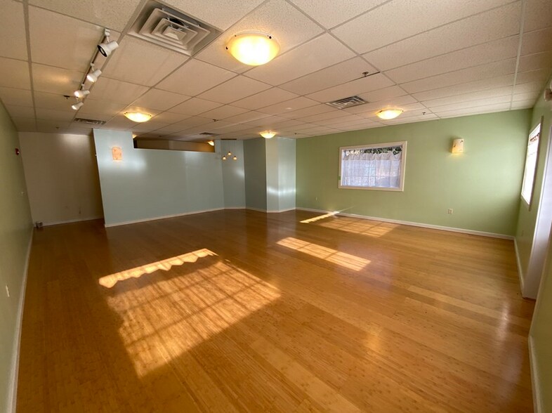 456 Main St, Holden, MA 01520 - Retail For Lease Cityfeet.com