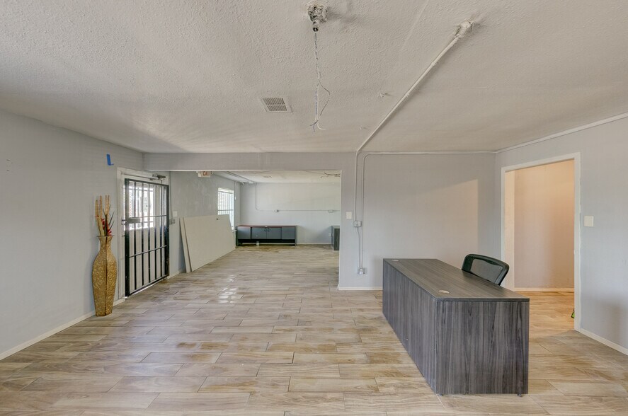 8002-8004 Homestead, Houston, TX 77028 - Freestanding For Sale Cityfeet.com